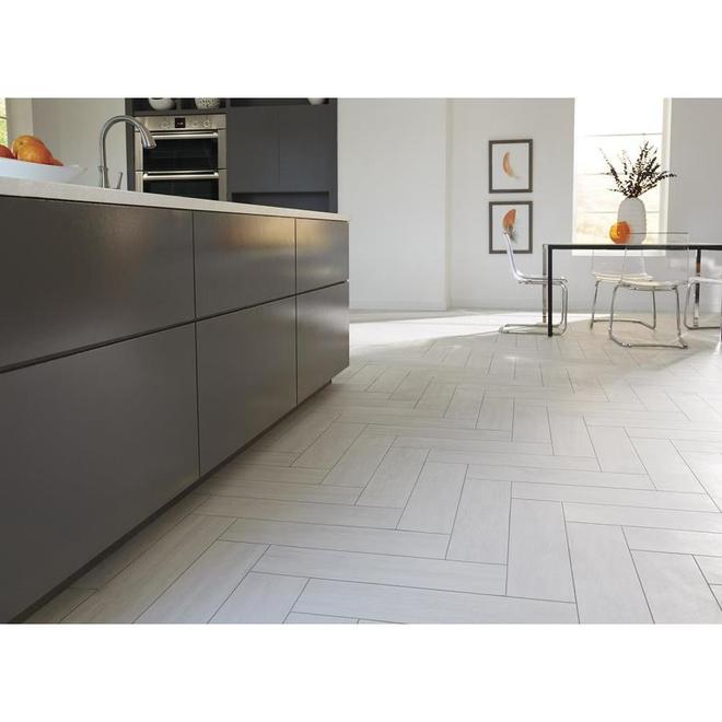 Stainmaster 6-in x 24-in Groutable White Waza Peel-And-Stick Travertine ...