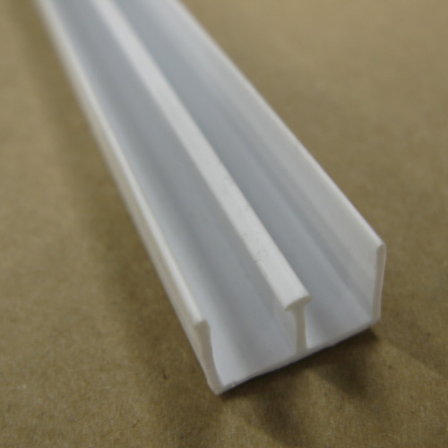 Coulisse du haut en PCV, 1/4 po x 8 pi, blanche 305BL | RONA