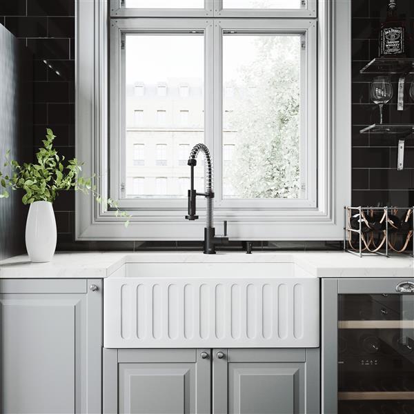 Évier de cuisine VIGO Farmhouse 30" en blanc mat avec drain VGRA3018CS ...