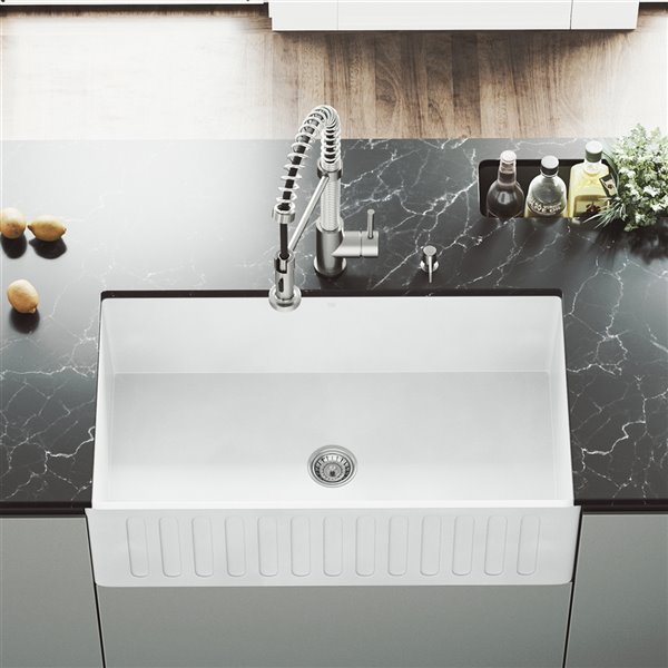 Évier de cuisine VIGO Farmhouse blanc mat avec drain, 33 po VGRA3318CS ...
