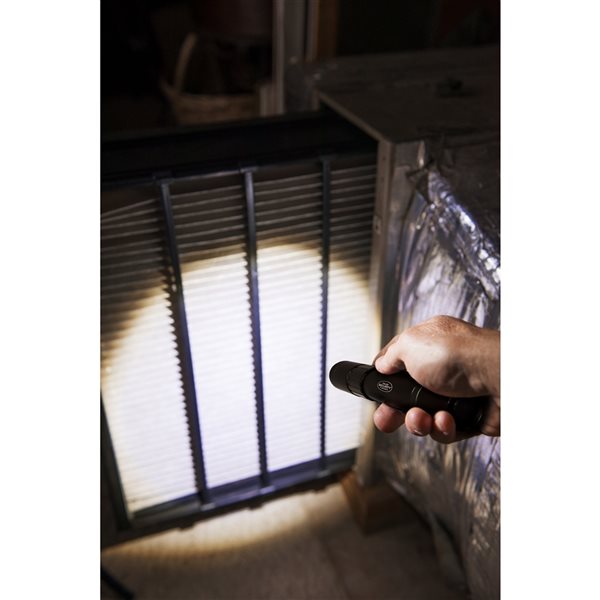 Police Security Flashlights Dover 800 lm LED Rechargeable Flashlight ...