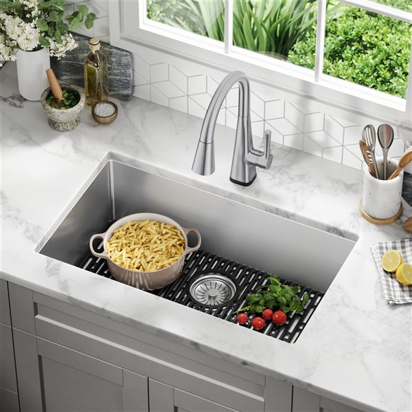 Delta Lenta Undermount 32-in x 17-in Stainless Steel Single Bowl ...